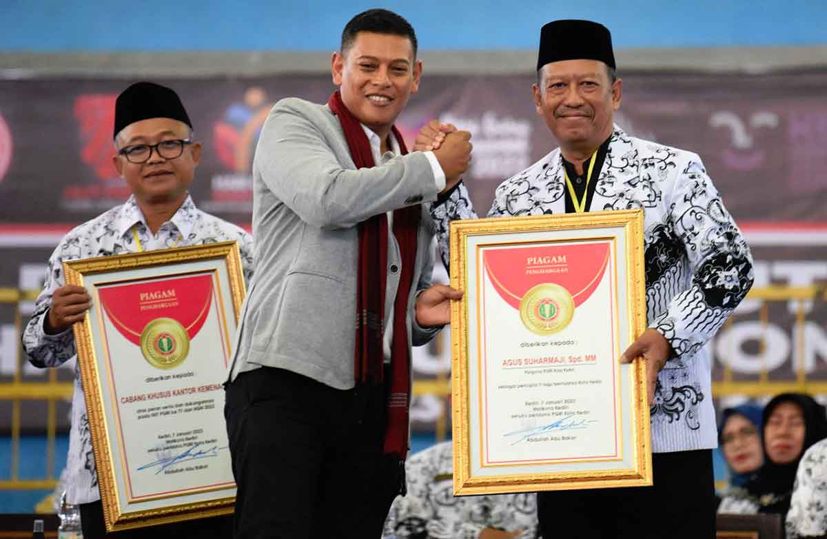 Puncak Peringatan HUT ke-77 PGRI dan Hari Guru Nasional 2022, Wali Kota Kediri: Terima Kasih ...